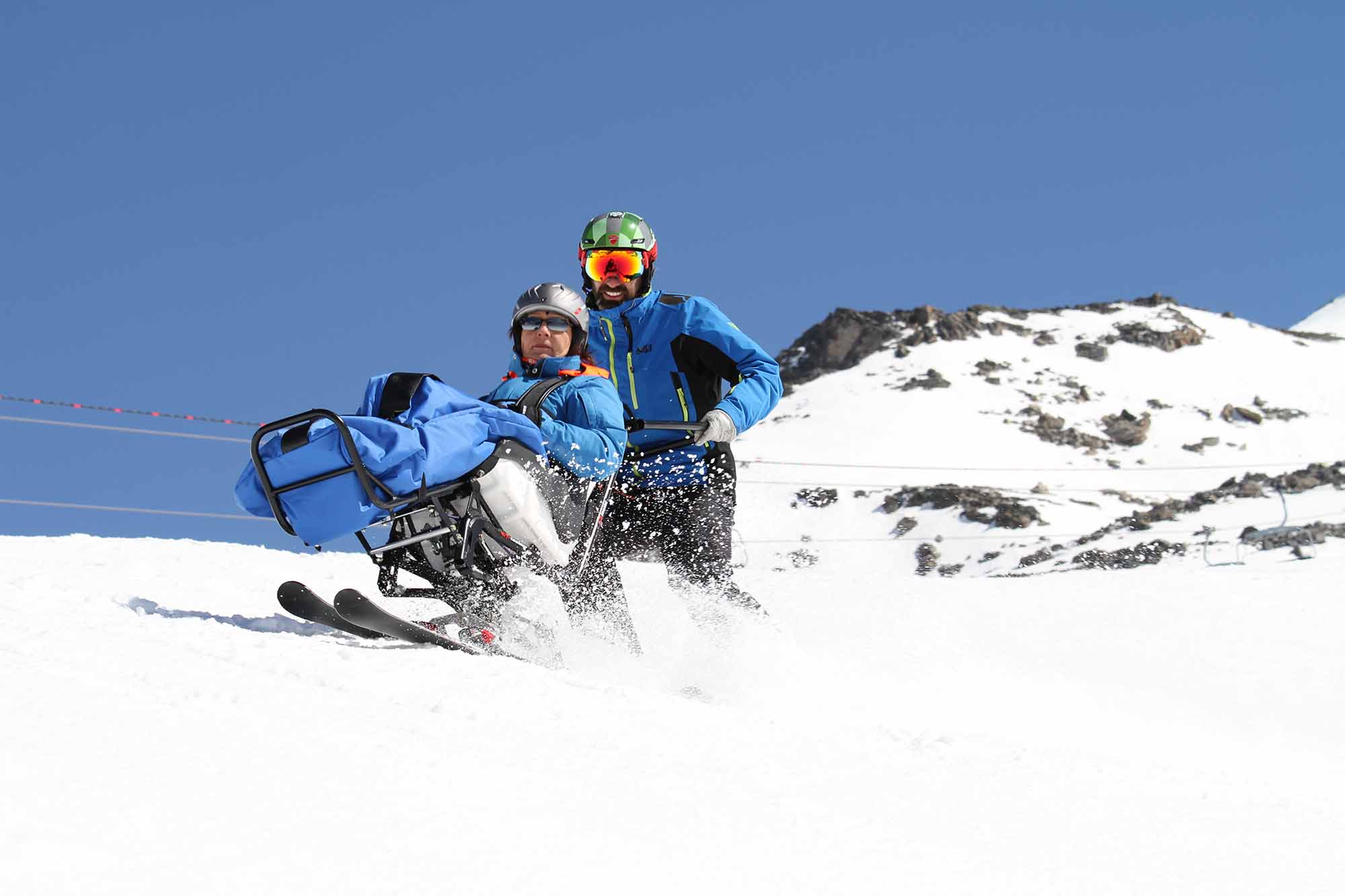 Dualski piloté - Le ski assis en duo avec Loisirs Assis Evasion